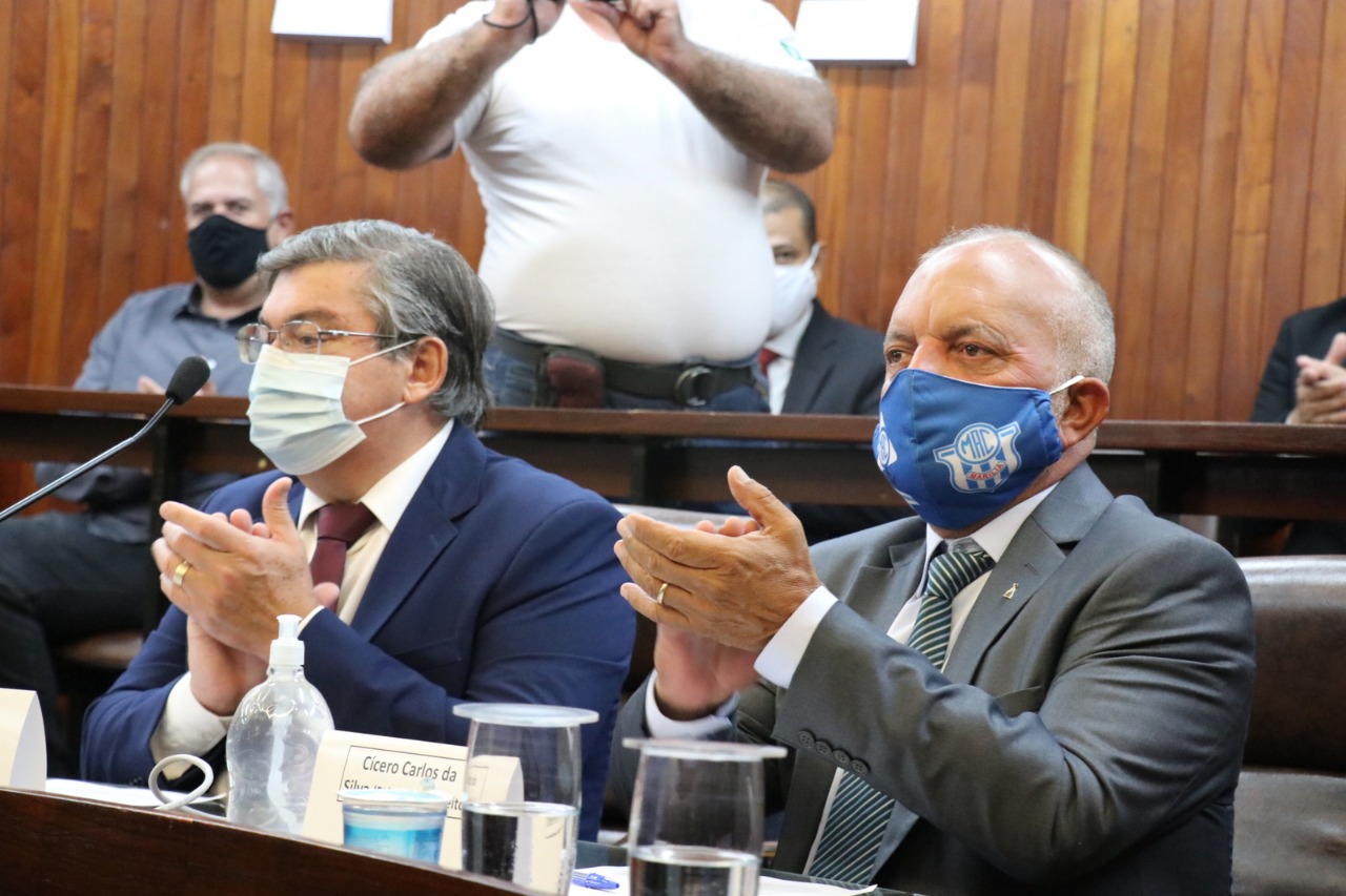 Daniel e Cícero tomam posse; Câmara tem 50% de renovação • Marília Notícia