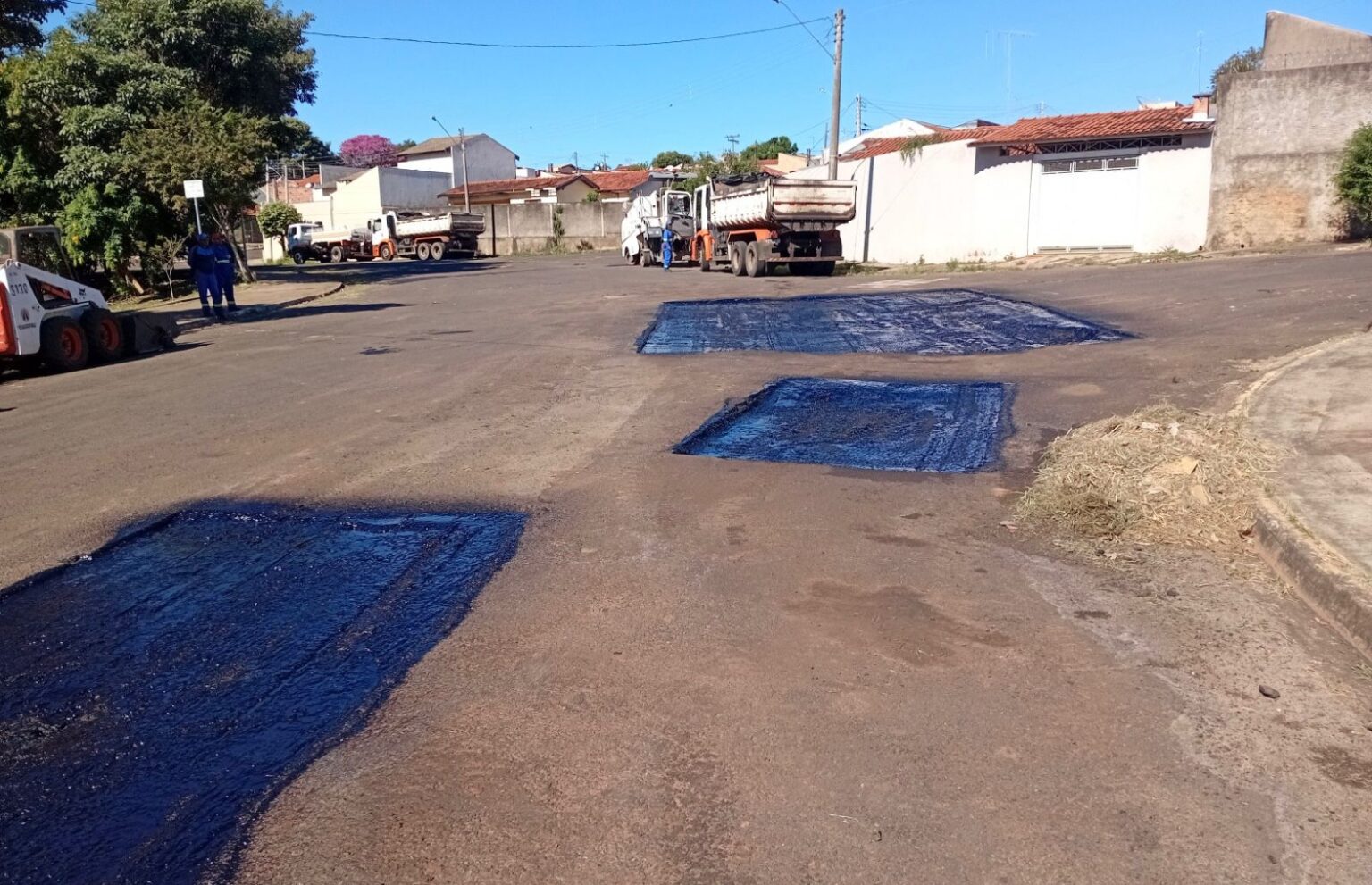 Operação tapa-buracos avança nos bairros Jardim Planalto e Santa ...